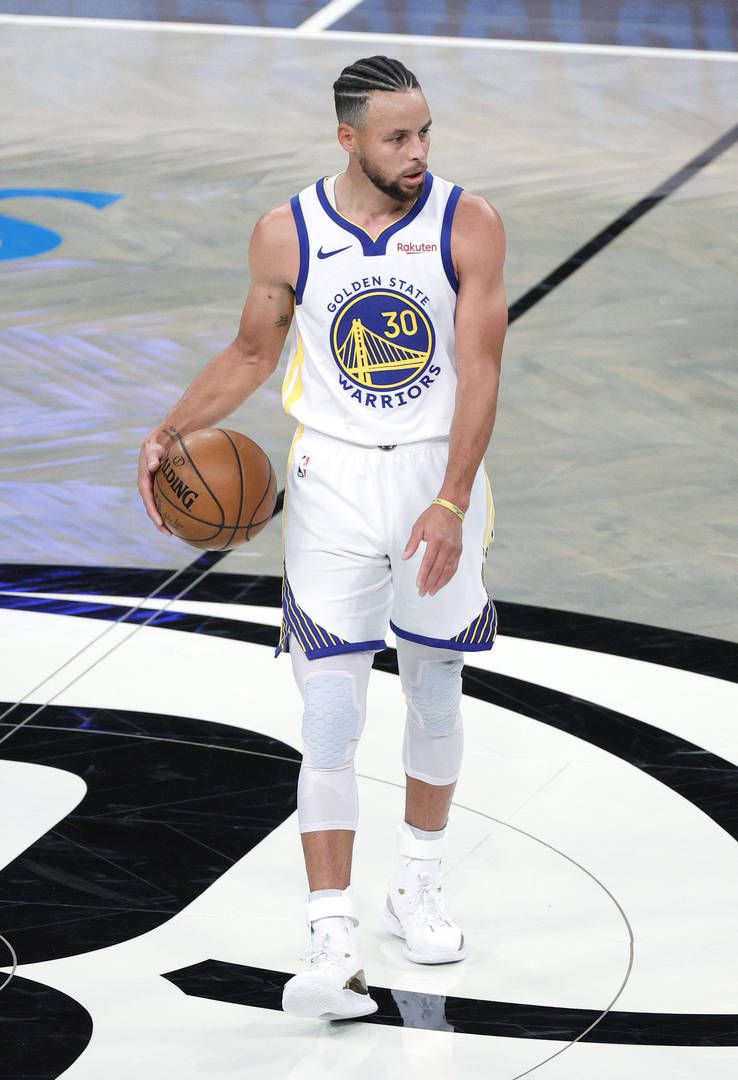 Steph Curry Hits 103-Straight Three-Pointers: Watch