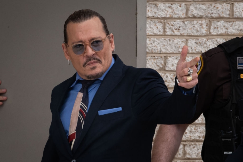 "SNL" Mocks Johnny Depp & Amber Heard Bed Poop Testimony In Hilarious Skit