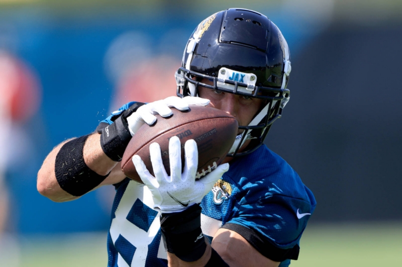 Tim Tebow Shows Off Tight End Skills During Training Camp